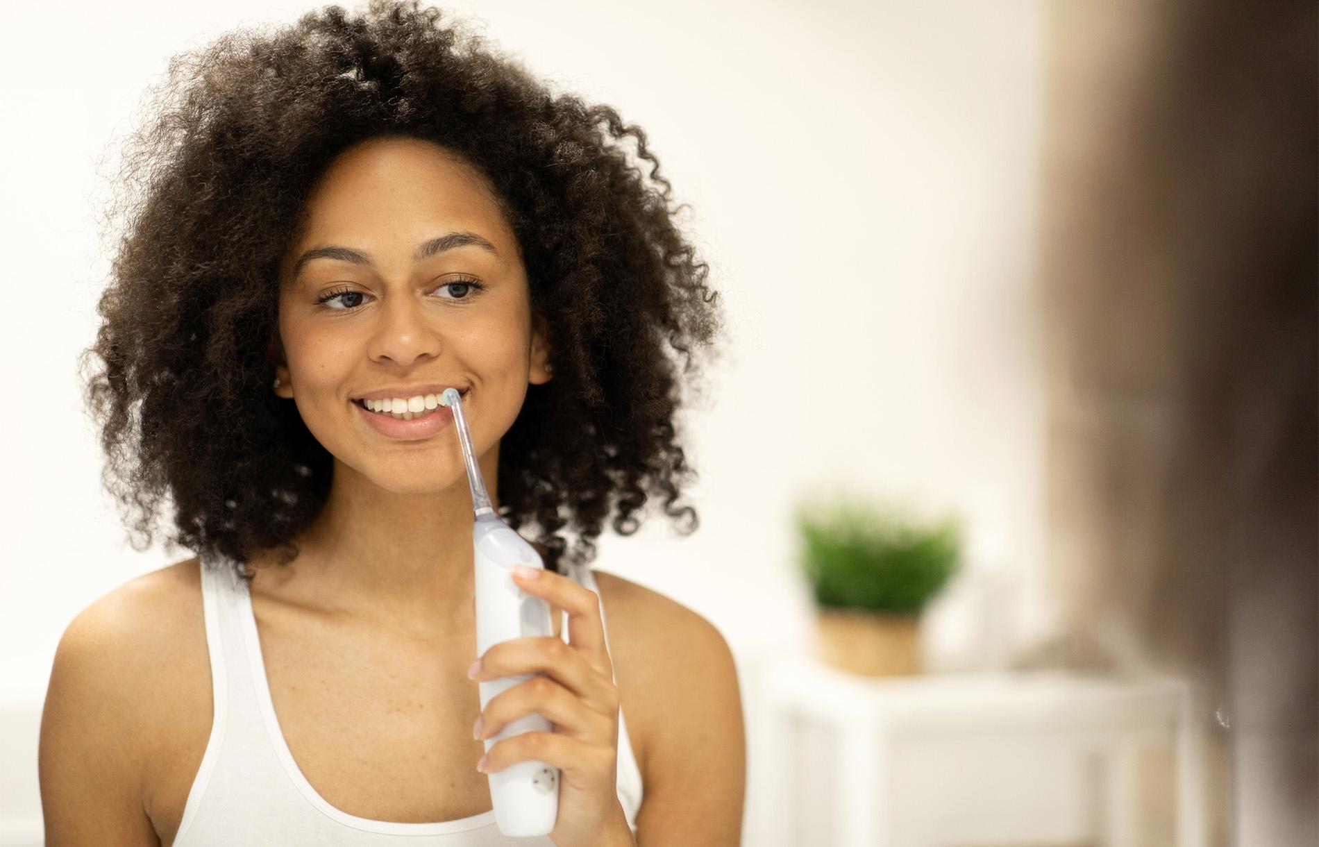 How to use a water flosser | Currys