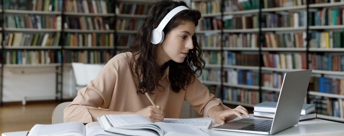 Our top all rounder student laptops | CurrysIE